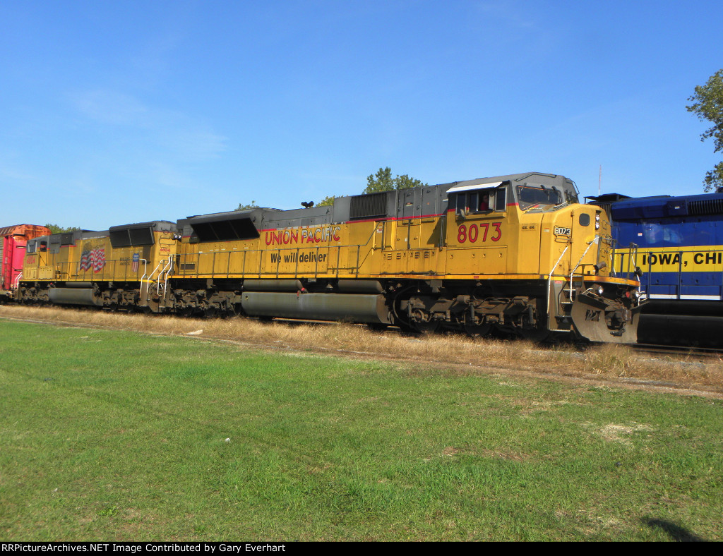 UP 8073 and UP 4804 passing a CP mixed lash up